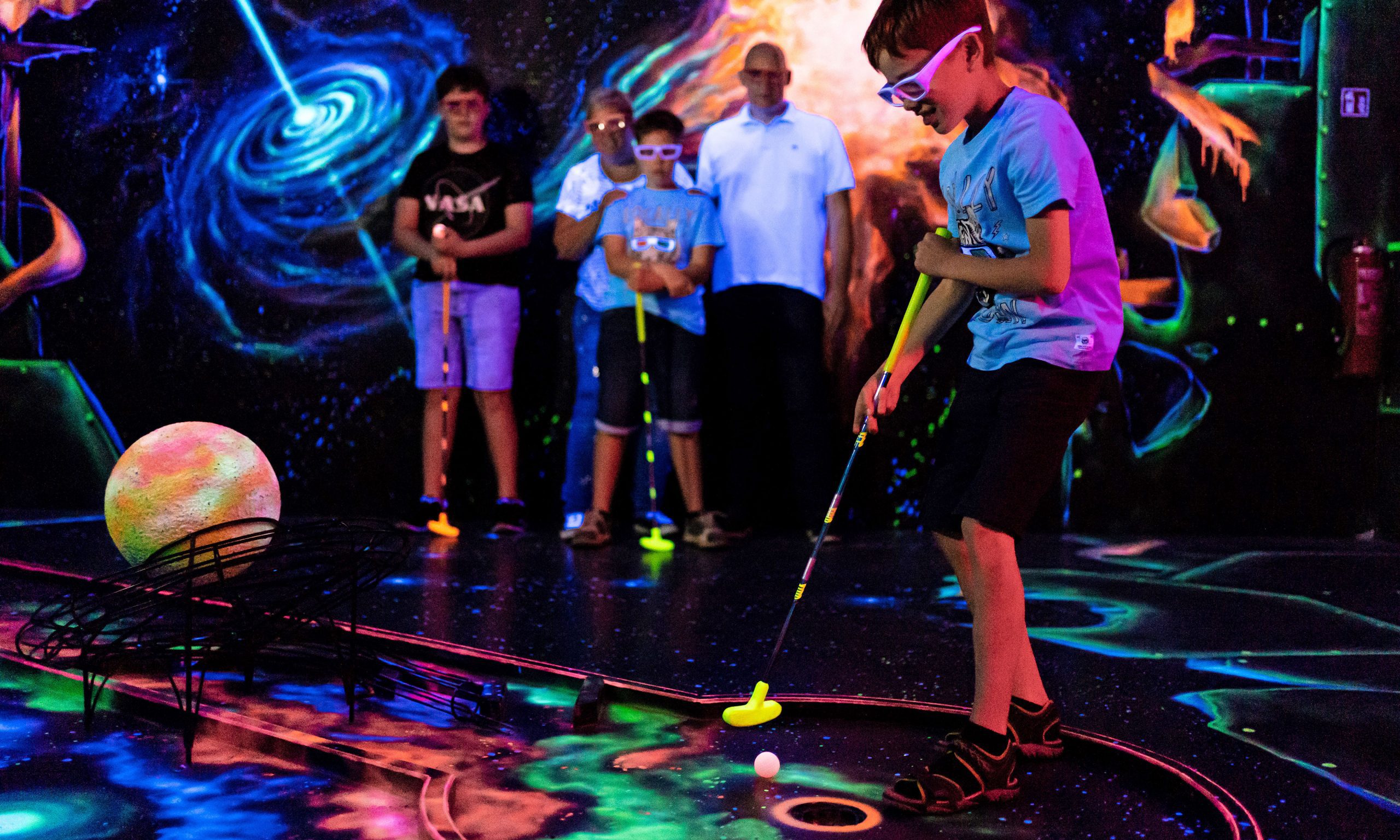NeonGolf für Ferien & Feiertage | funXperience Hannover